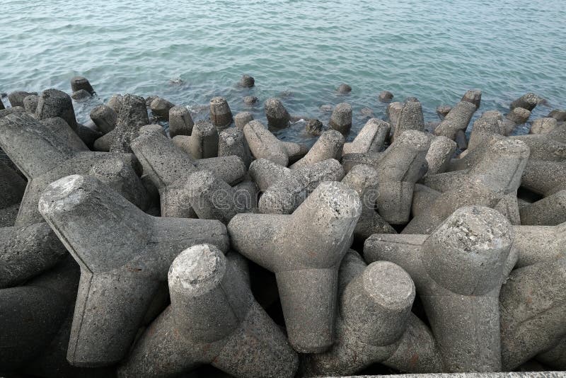 Tetrapods on Marine Drive in Mumbai Stock Image - Image of harbor ...