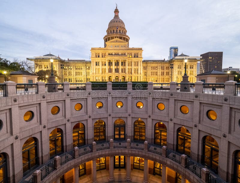 The Texas State Capitol in Austin with the Capitol Extension in the ...