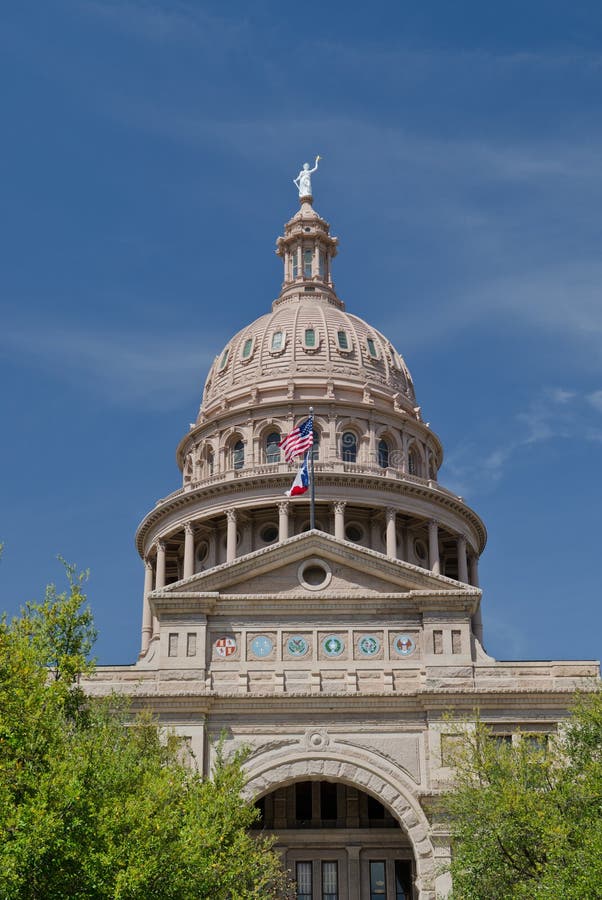 Texas State Capitol stock image. Image of grass, arches - 39704523
