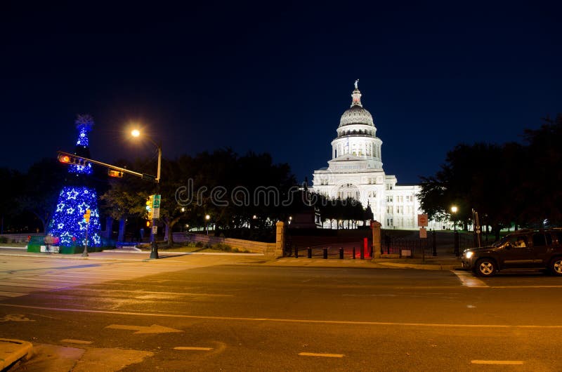 Texas State Capitol Building at Night Editorial Image - Image of circle ...