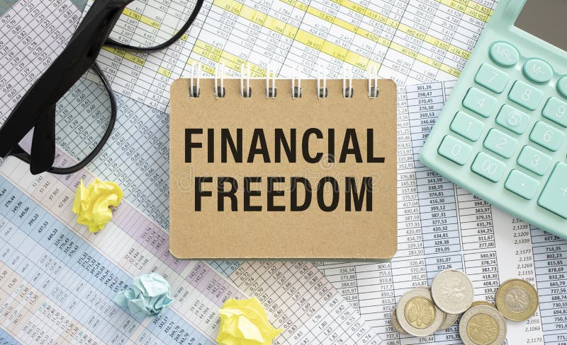 Text Financial Freedom on Note Paper on Office Stock Photo - Image of ...