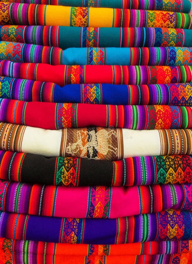 Textil en Perú foto de archivo. Imagen de brillante, étnico - 82976796