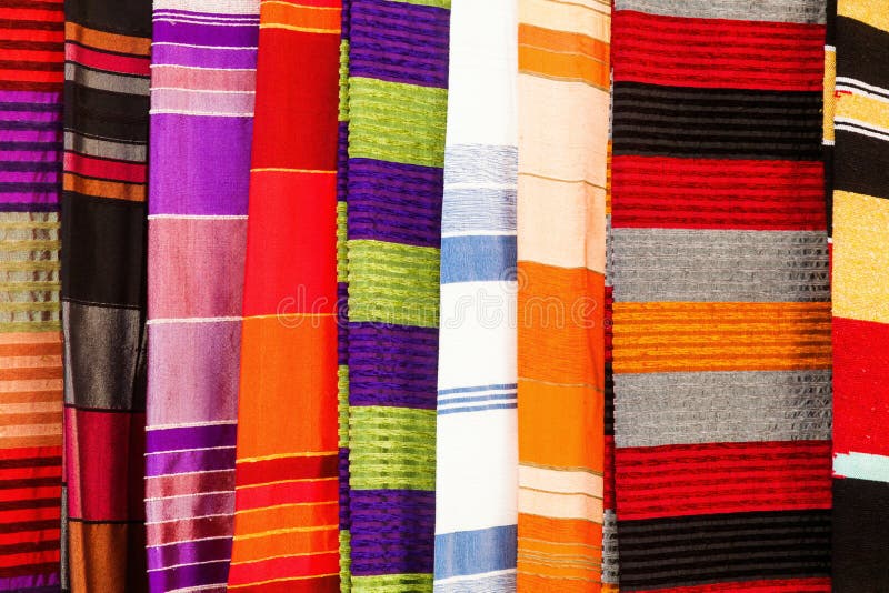 Tissus De Textile De Marrakech Photo stock - Image du bazar, tissus ...