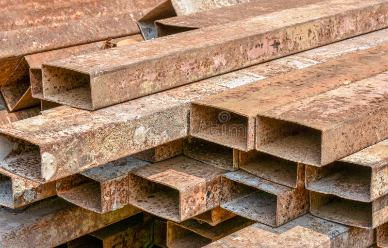 Rusty Rectangular Cross Section Steel Tube for Concrete Form Work ...