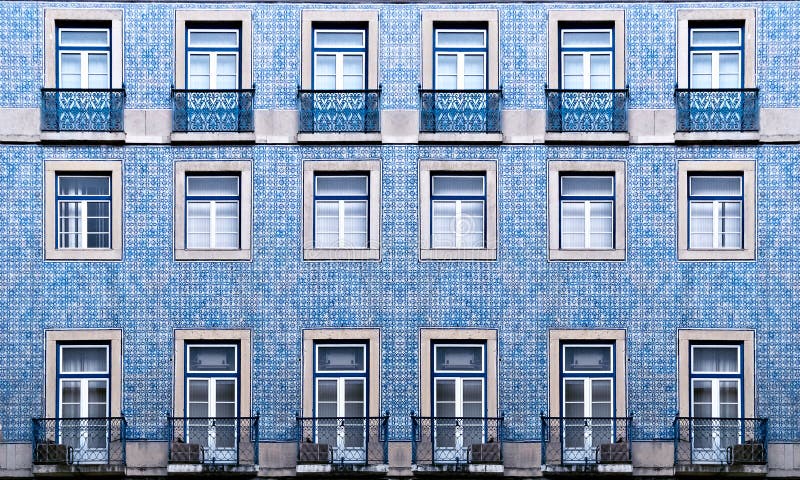 Old Building Tiles Windows Lisbon Stock Image - Image of baixa, sunny ...