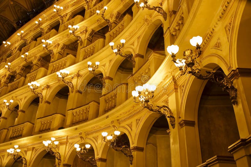 Théâtre classique photo stock. Image du personne, assistances - 11002636