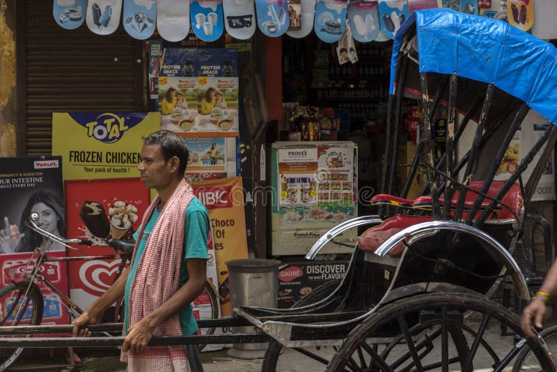 Rickshaw-puller with a Couple Tourists in Asakusa District Editorial ...