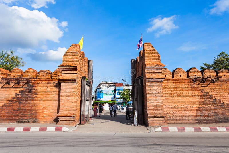 Tha Phae Gate, Chiang Mai, Thailand Editorial Image - Image of eastern ...