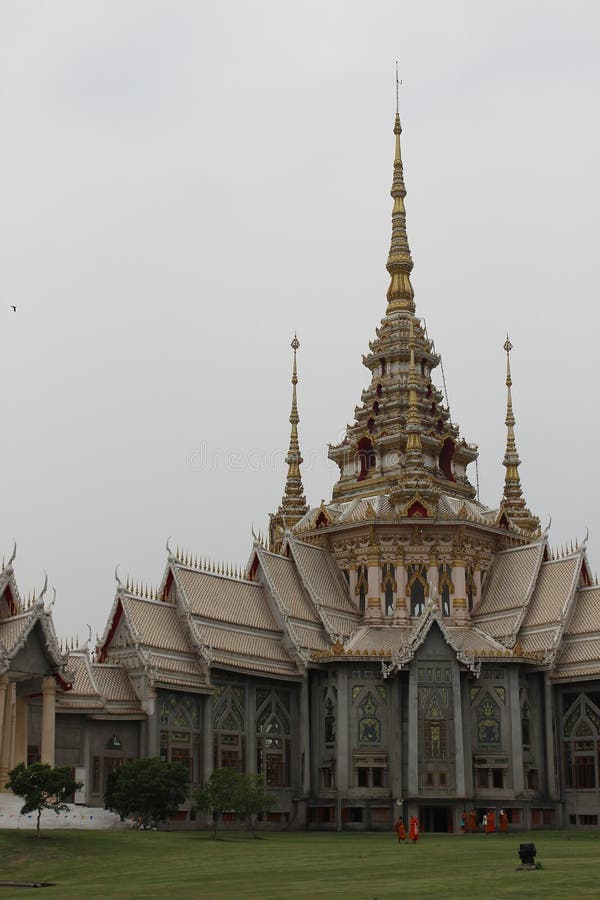 Thai Art White Tample editorial photography. Image of people - 51920712