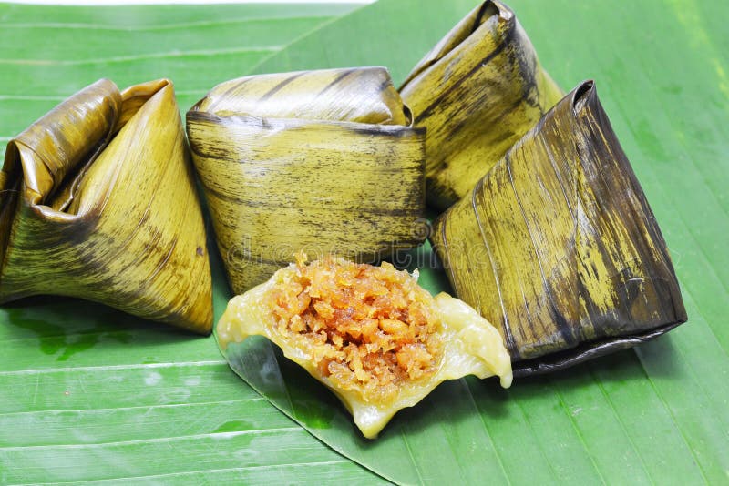 Thai Cake Wrapped by Banana Leaf Stock Photo - Image of sweet, streamed ...