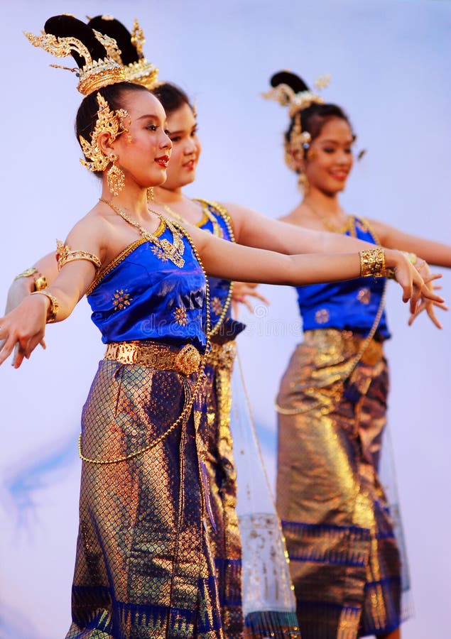 Thai dansare redaktionell foto. Bild av etapp, färgrikt - 12111660