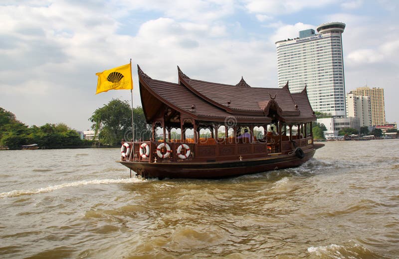 Thai Ferry Deliver Passengers from Another Side of the Choa Pra ...