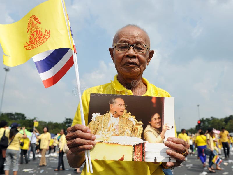 Thai Kings 85th Birthday editorial stock photo. Image of family - 28043173