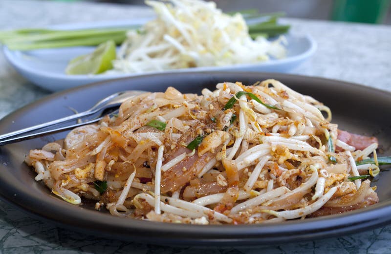 Rad-nar, Thai Noodle I Klibbiga Soppa, Thai Food, Thailand ...