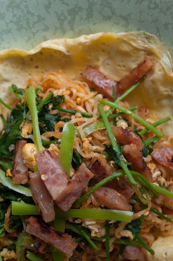 Thai Style Instant Noodles Egg Wrap. Stock Image - Image of food, mein ...