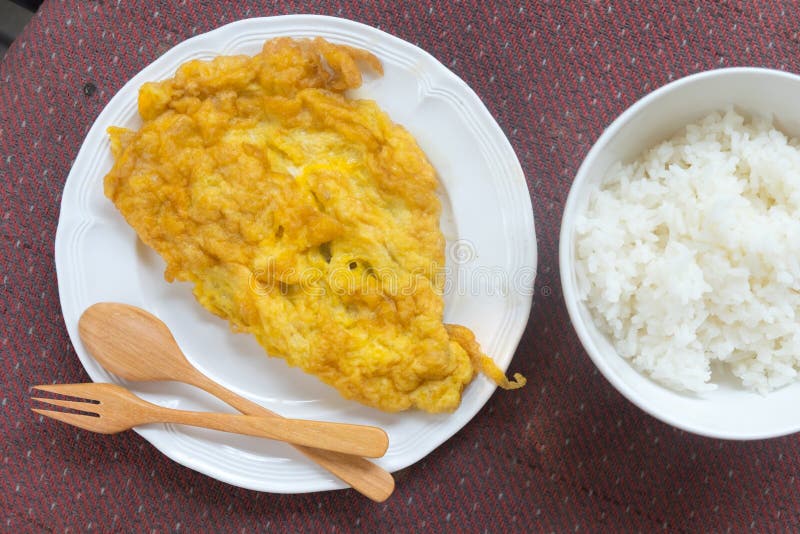 Thai Style Omelet with Rice Stock Image - Image of breakfast, diet ...