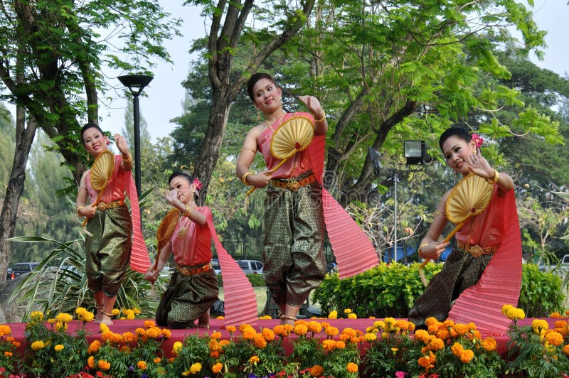 Thai Traditional Dancing editorial photo. Image of spirit - 17801781