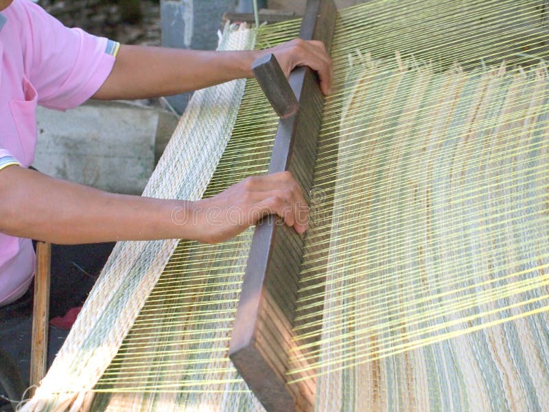 Thai Woman Hands Weaving Reed Mat Stock Image - Image of crisscross ...