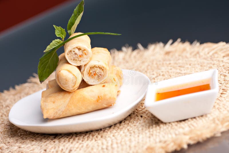 Knapperige Thaise Loempia's Stock Foto - Image of gebraden, brood: 18745758