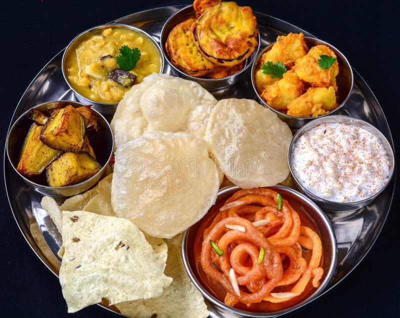 Thali indien photo stock. Image du plat, plateau, dîner - 77486978