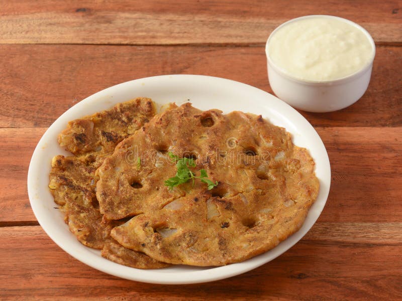 Thalipith or Thalipeeth Maharashtrian Popular Nutritious Breakfast ...