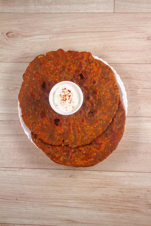 Thalipith or Thalipeeth Maharashtrian Popular Nutritious Breakfast ...