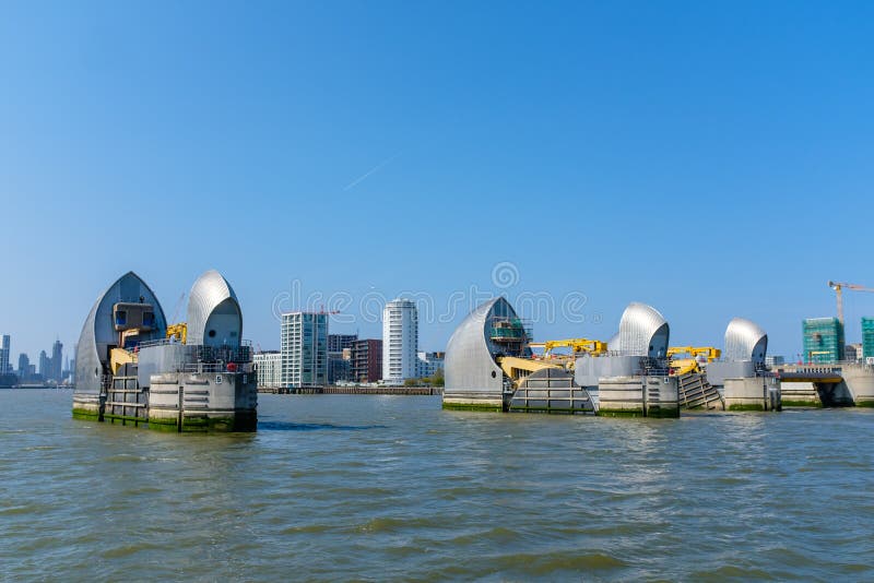 Thames barrier closed editorial photo. Image of water - 37910516
