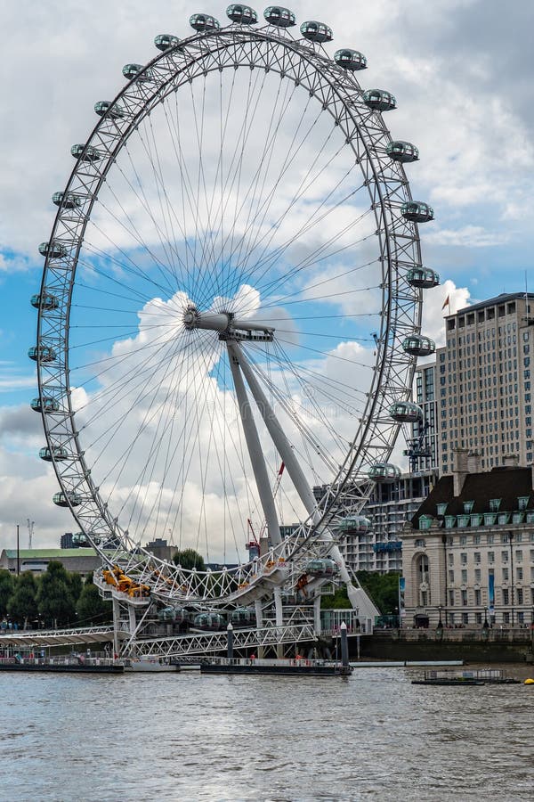 Thames River with the London Eye Editorial Photo - Image of scenery ...