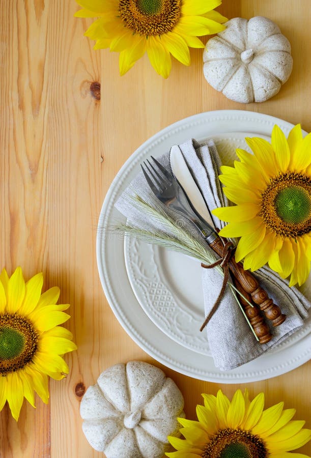 Thanksgiving Dinner Table Setting Stock Photo - Image of color ...