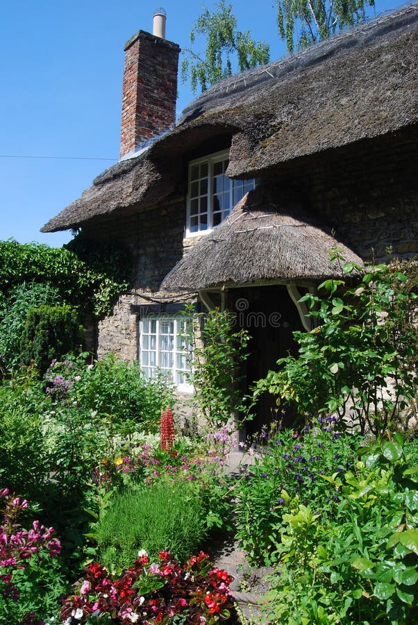 English cottage garden stock image. Image of english - 10915835