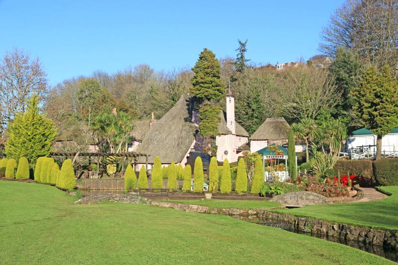 Thatched Cottage and Garden in Cockington, Devon Stock Image - Image of ...
