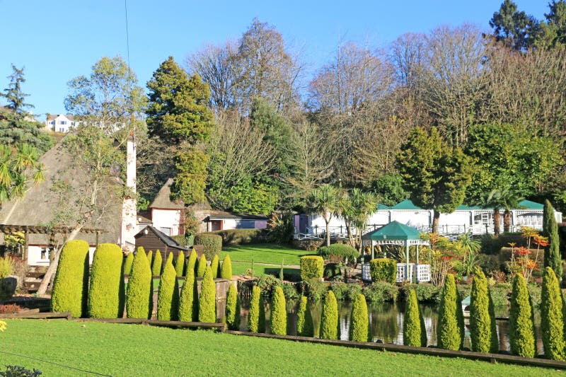 Thatched Cottage and Garden in Cockington, Devon Stock Photo - Image of ...