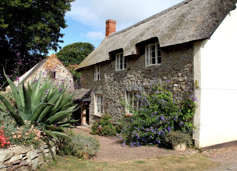 Thatched English Cottage Picture. Image: 3236574