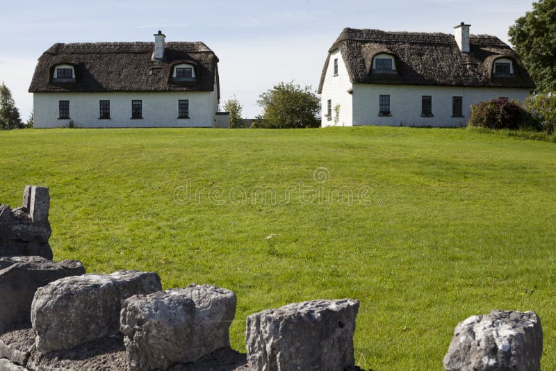 Thatched hustak redaktionell arkivfoto. Bild av län - 111622238