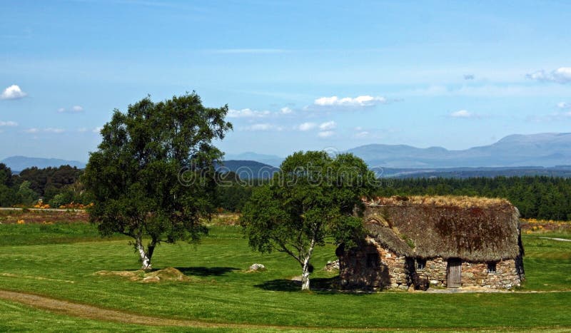Thatched hustak arkivfoto. Bild av vägg, bana, berg, lantligt - 13685652