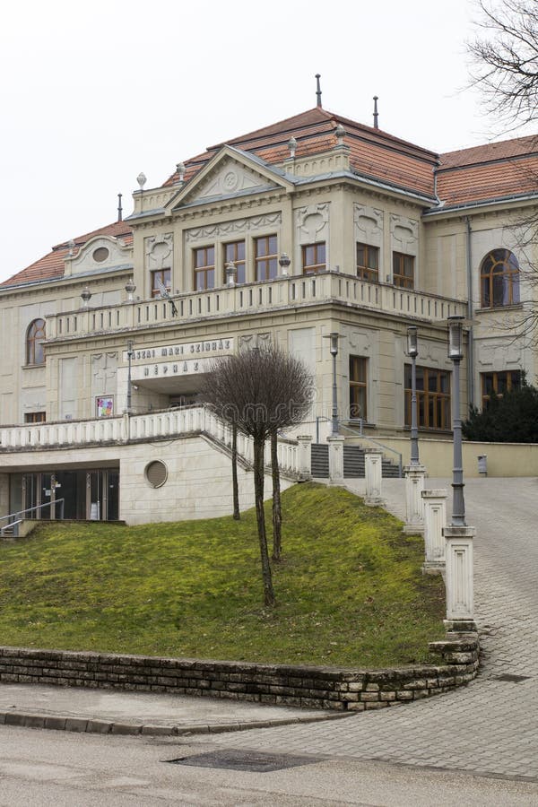 Turul Statue von Tatabanya stockbild. Bild von stein - 18943605