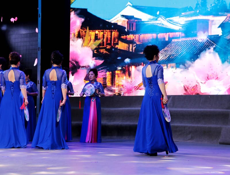 Perform; Show; Put on a Show; Interpret; Interpretation Editorial Photo ...