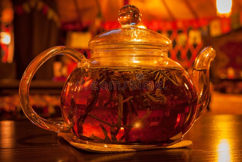 Theepot verse thee stock foto. Image of organisch, vers - 37700298