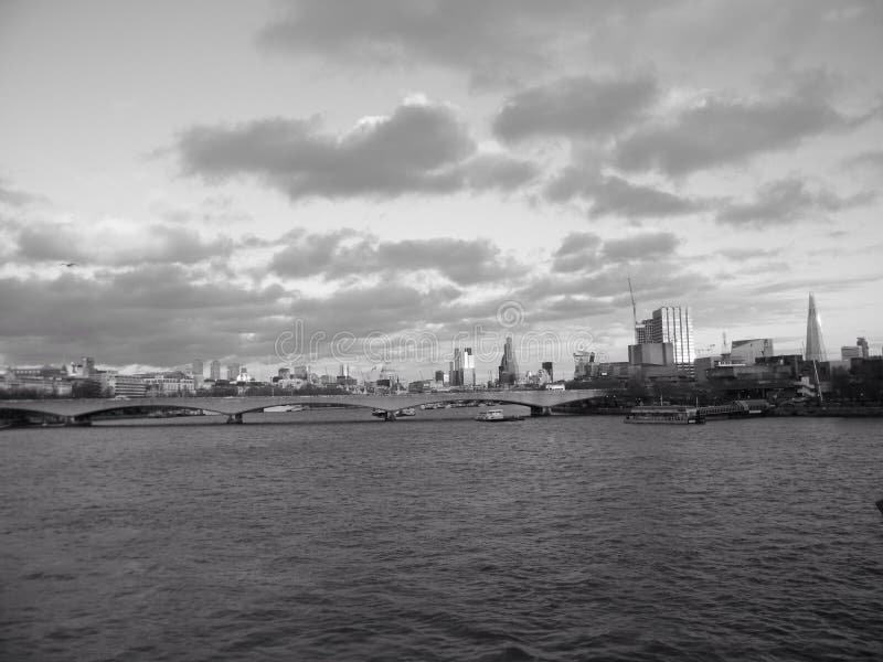 Themsen arkivfoto. Bild av mitt, stad, ensam, sida, spel - 113255582