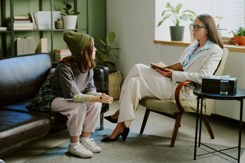 Counseling Session between Therapist and Patient Talking Stock Photo ...
