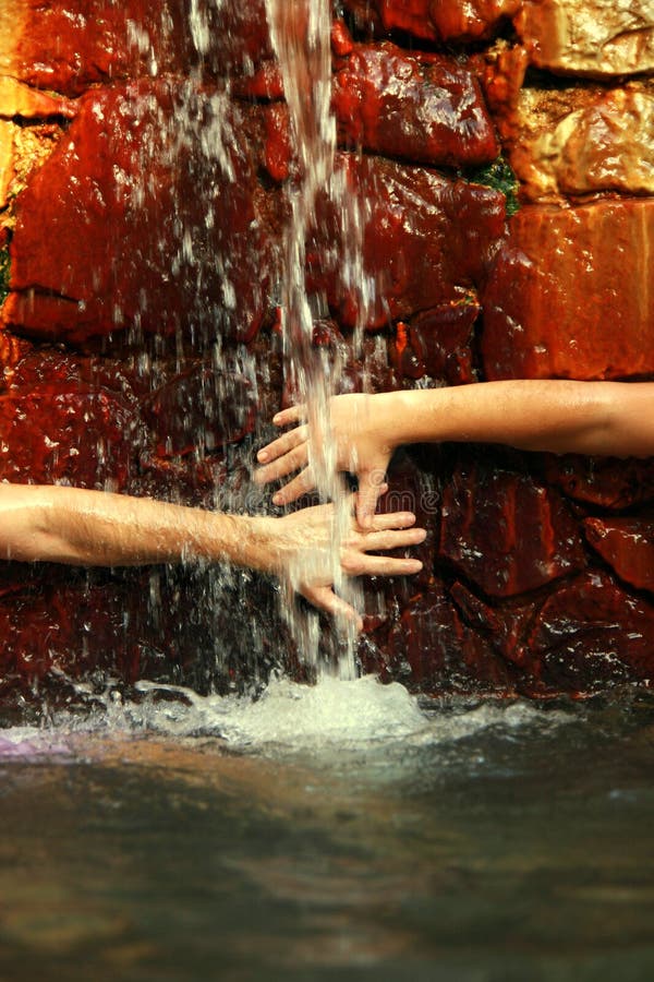 Thermische Waterbron Voor Wellness Stock Foto - Image of vers, ontruim ...