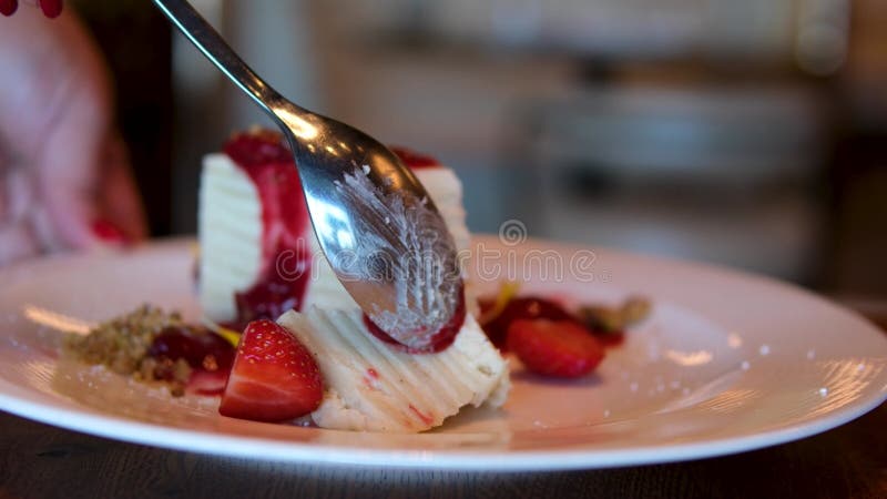 Thin Cakes with Cream White Cake Thin Cakes Many Layers with Strawberry ...