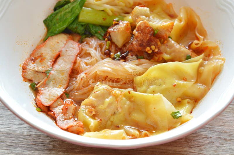 Thin Rice Noodle Topping Dumpling and Slice Barbecue Pork in Soup Stock ...