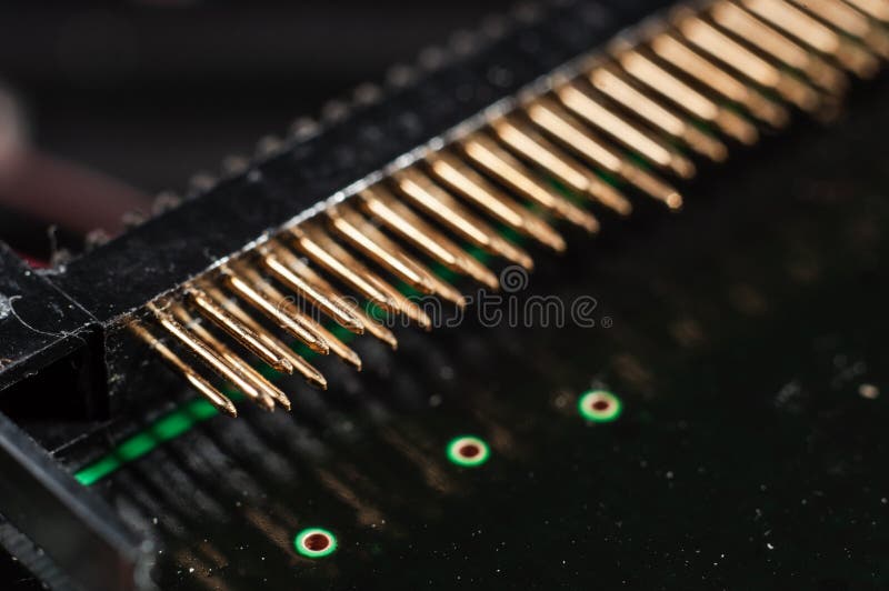 Thin, Sharp Gold-colored Contacts for High-speed Close-up, Macro ...