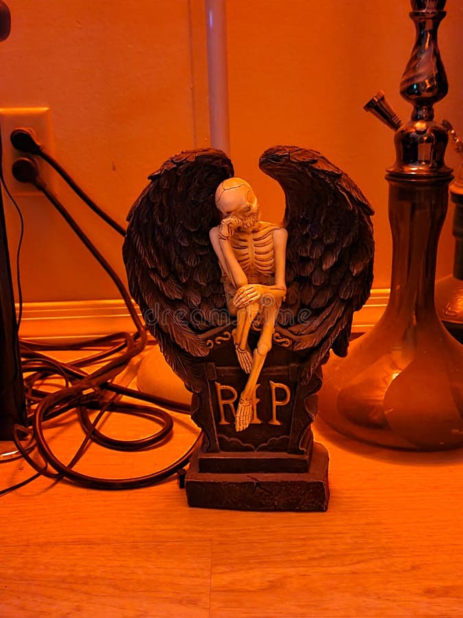 Thinking Skeleton Tombstone Stock Photo - Image of iron, light: 232145800