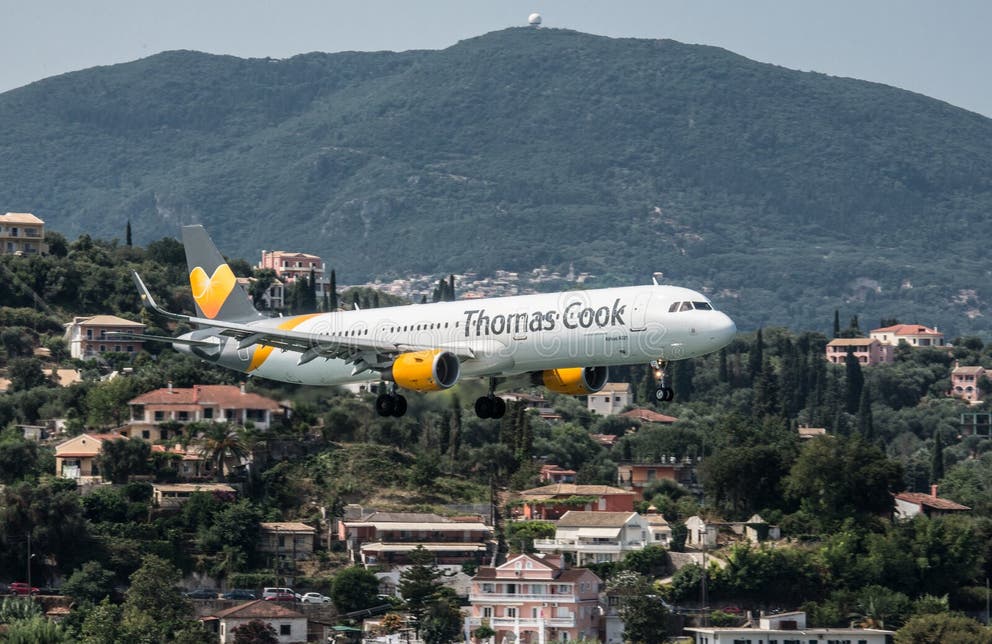 Thomas Cook Airbus Landing photo éditorial. Image du cuisinier - 60978101