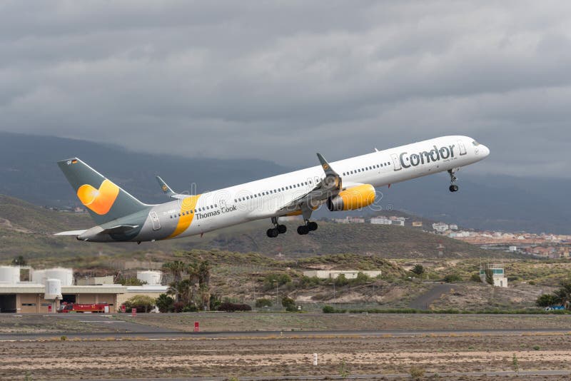 Thomas Cook Condor Boeing 757 - 300 Che Decollano Da Tenerife Immagine ...