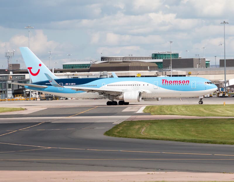 Thomson Boeing 767 imagen de archivo editorial. Imagen de vacaciones ...