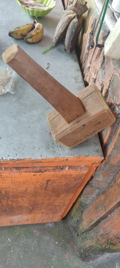 Thor& X27;s Hammer Ice Cube Stock Image - Image of break, hammer: 262148535