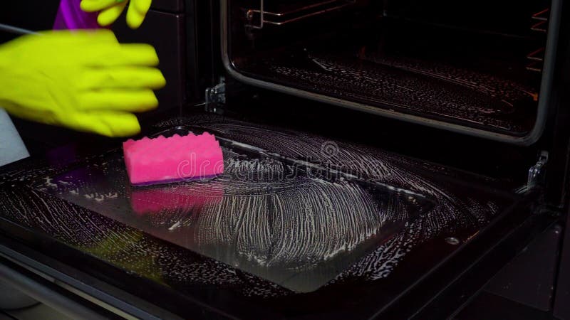 Thoroughly Deep Cleaning an Oven To Achieve a Sparkling, Shiny Finish ...
